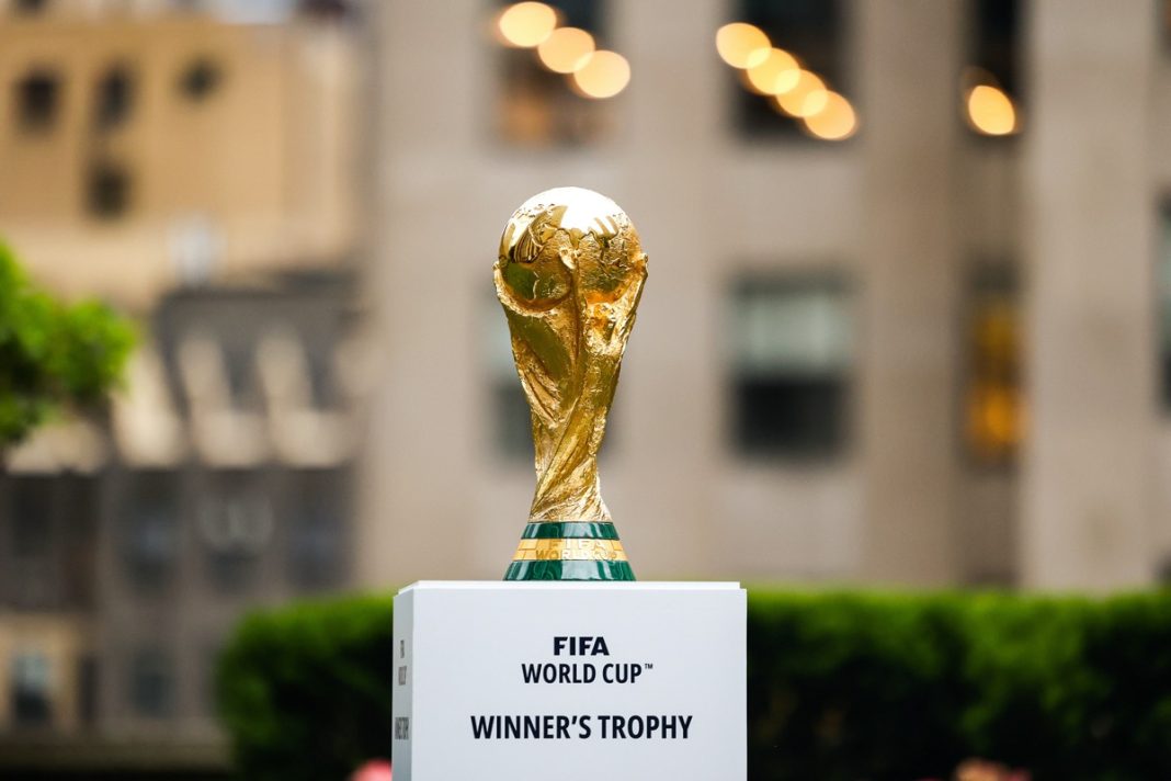 Accueilli par le passé, notamment en 2009 et en 2013: Le trophée de la ...