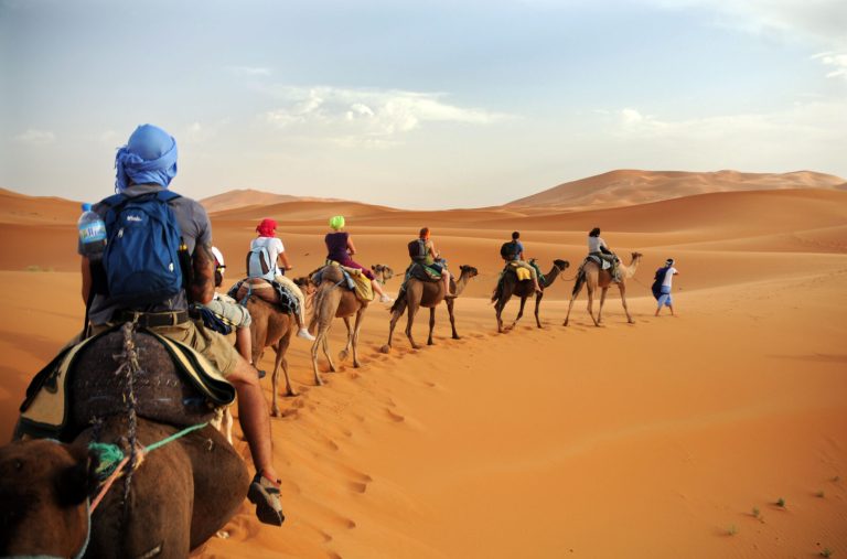 470 000 touristes en 7 mois, dont 47 000 étrangers: Le Sahara algérien ...